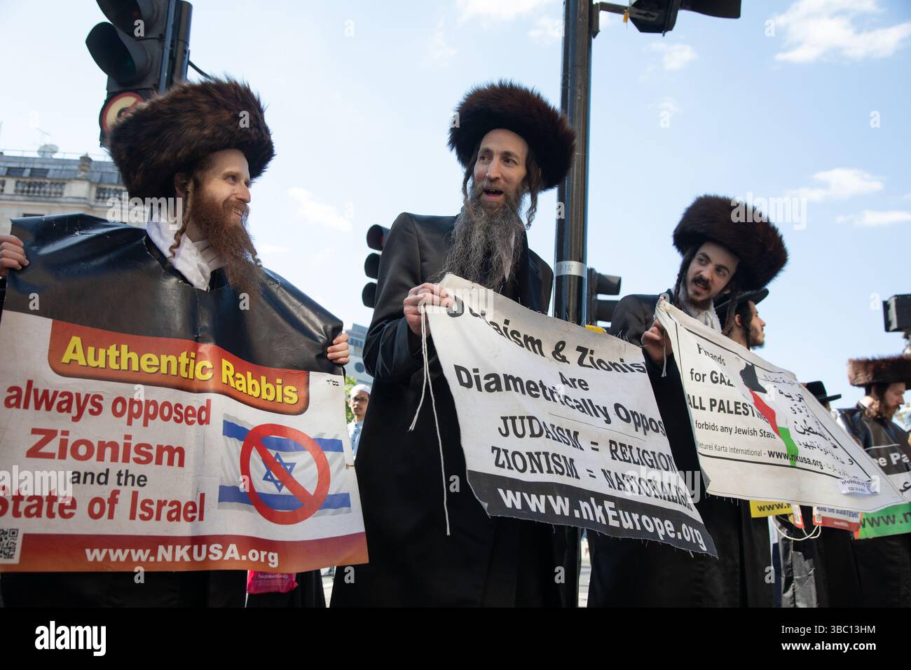 London, England, UK. 17th May 2025. Orthodox Jews have joined hundreds ...