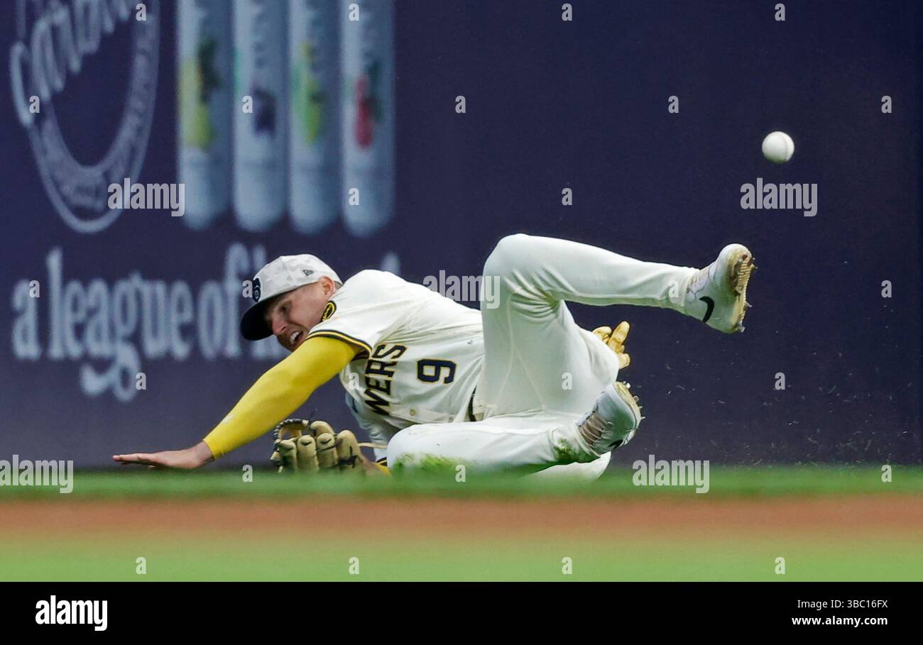 Milwaukee Brewers first base Jake Bauers (9) can't catch a ball hit for ...