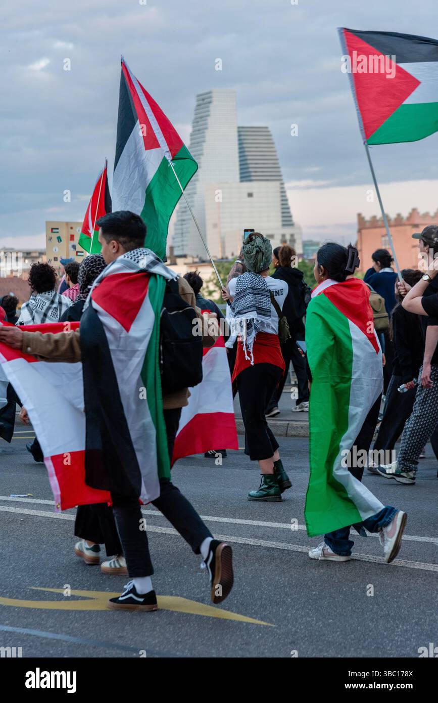 Manifestation protest activists people hi-res stock photography and ...