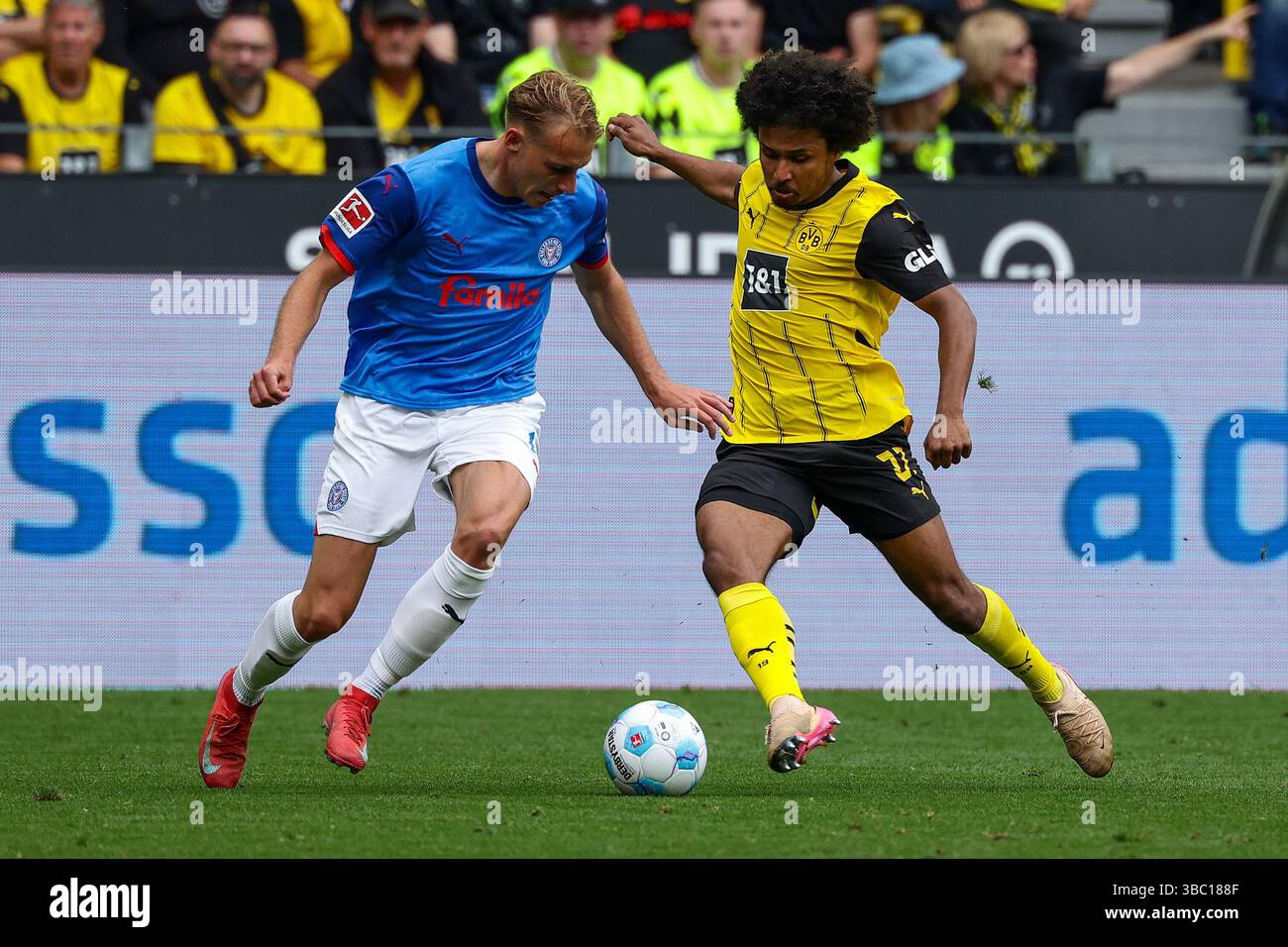 Dortmund, Deutschland. 17th May, 2025. Fußball, 1. Bundesliga: Borussia ...