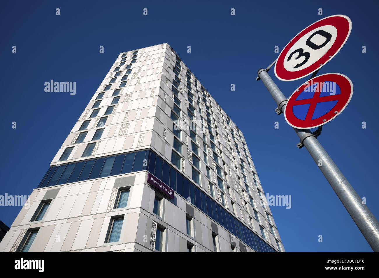 Exterior view Adina Apartment Hotel, Hotel Premier Inn, traffic sign ...
