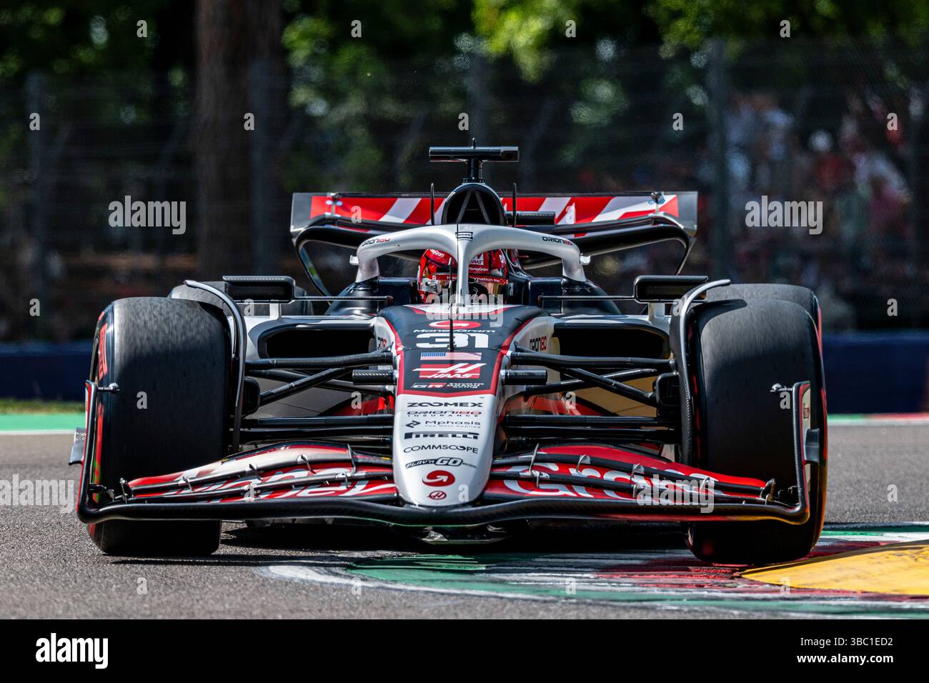 #31 Esteban Ocon (FRA) Moneygram Haas F1 (USA) Haas VF-25/Ferrari ...