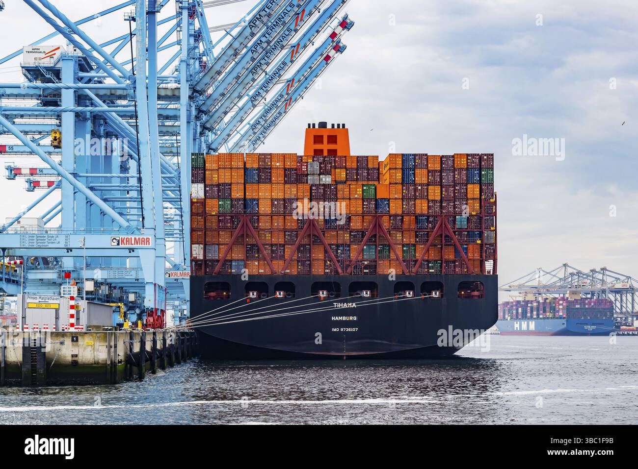 Container ship TIHAMA from Hapag Lloyd. With a length of 400 metres, the ULCV is one of the ...