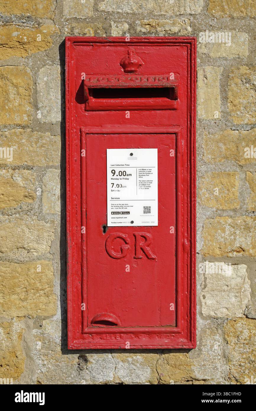 Old red letterbox in a wall, Snowshill, The Cotswolds, England, Great ...