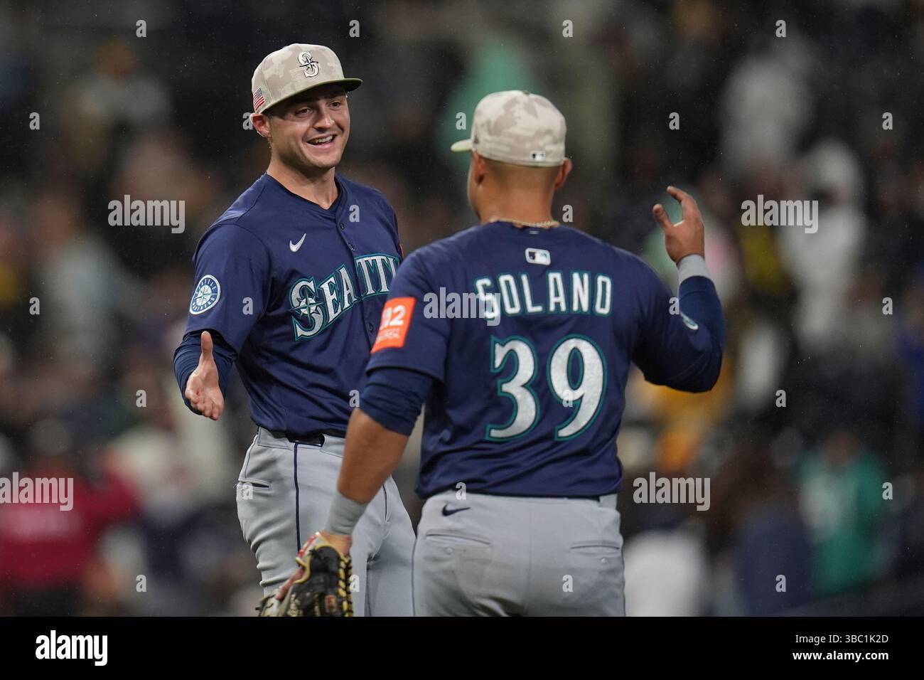 Seattle Mariners third baseman Ben Williamson, left, celebrates with ...