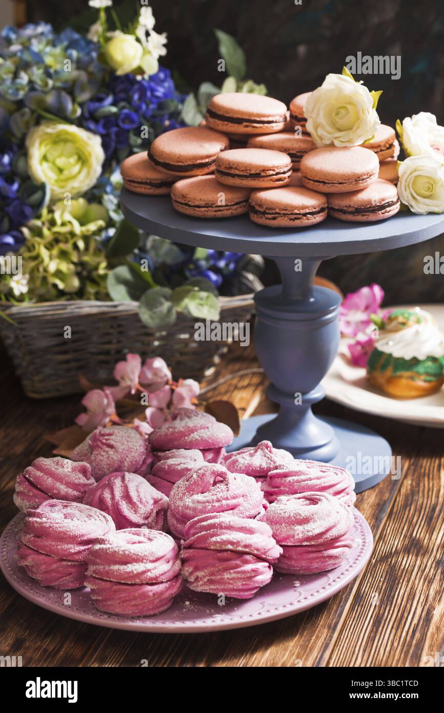 Luxury sweet desserts, decorated with sugar flowers, confectionery ...