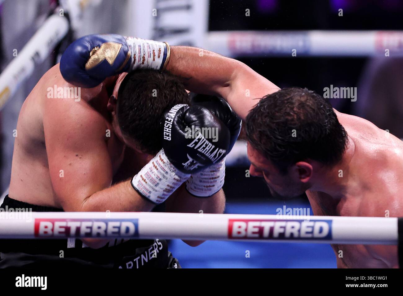 Copper Box Arena, London, UK. 17th May, 2025. WBA Intercontinental ...