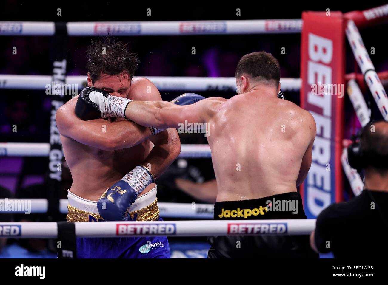 Copper Box Arena, London, UK. 17th May, 2025. WBA Intercontinental Heavyweight Boxing Title ...