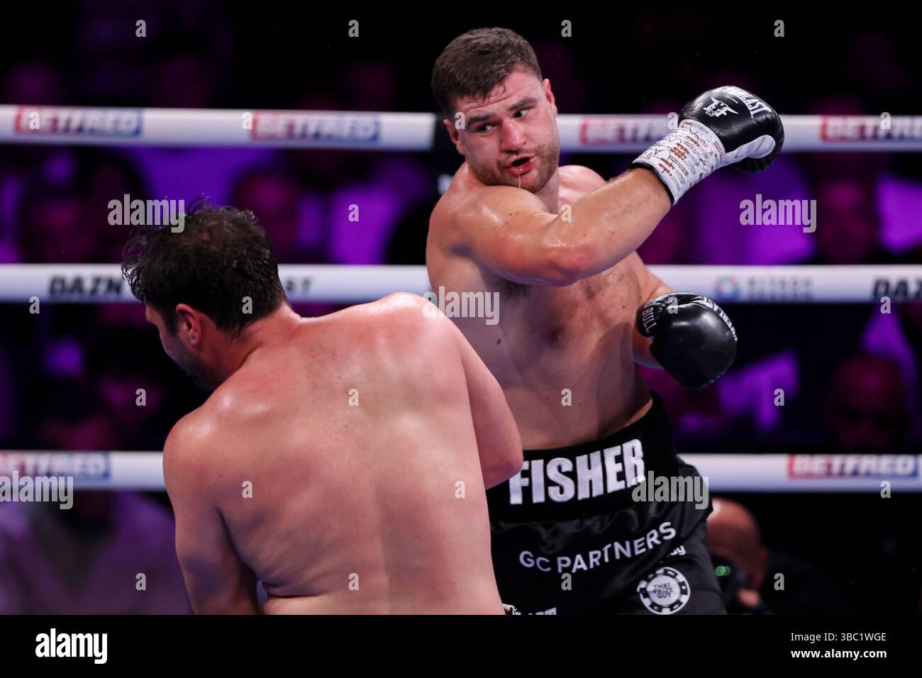 Copper Box Arena, London, UK. 17th May, 2025. WBA Intercontinental Heavyweight Boxing Title ...