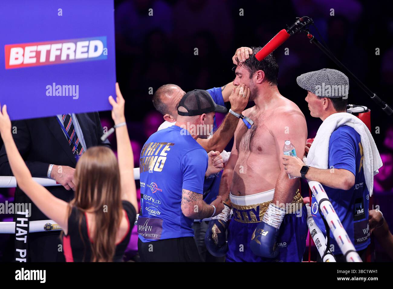 Copper Box Arena, London, UK. 17th May, 2025. WBA Intercontinental Heavyweight Boxing Title ...