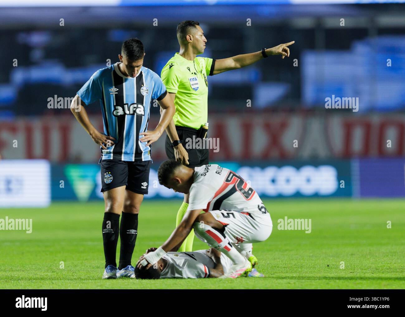 Sao Paulo, Brazil. 17th May, 2025. Soccer Football - Brazilian Championship – São Paulo vs ...