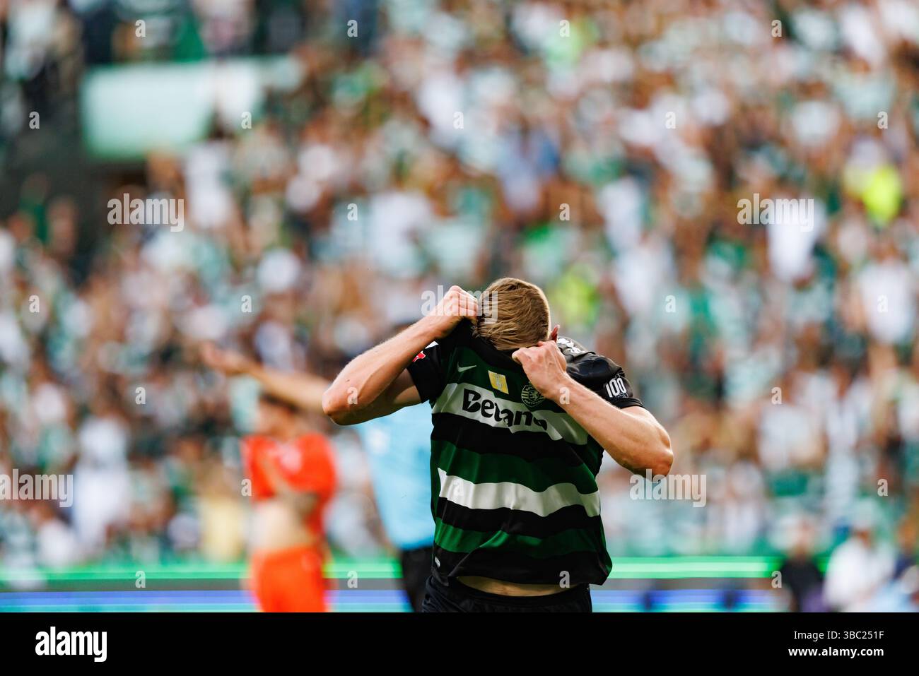 Viktor Gyokeres seen. celebrating after scoring goal during Liga ...