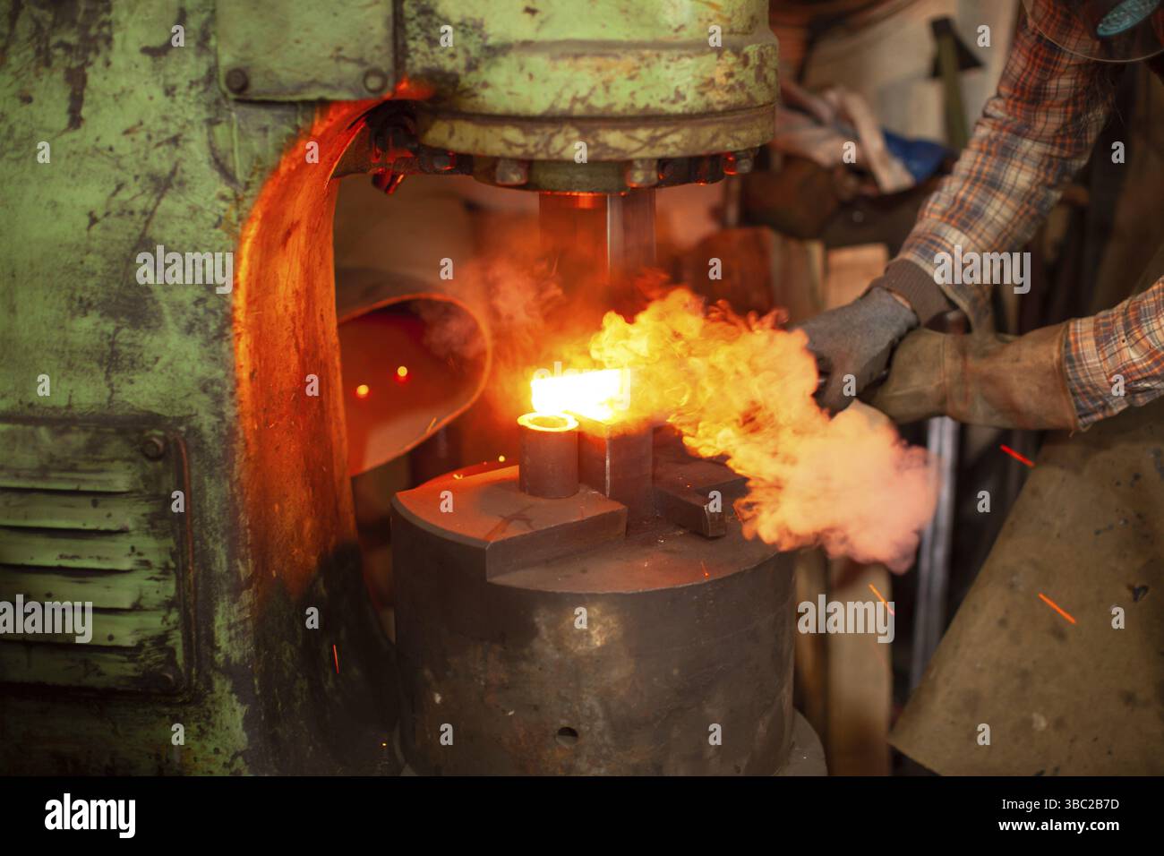 Forging press. Manufacturer of wrought iron decorative items for ...
