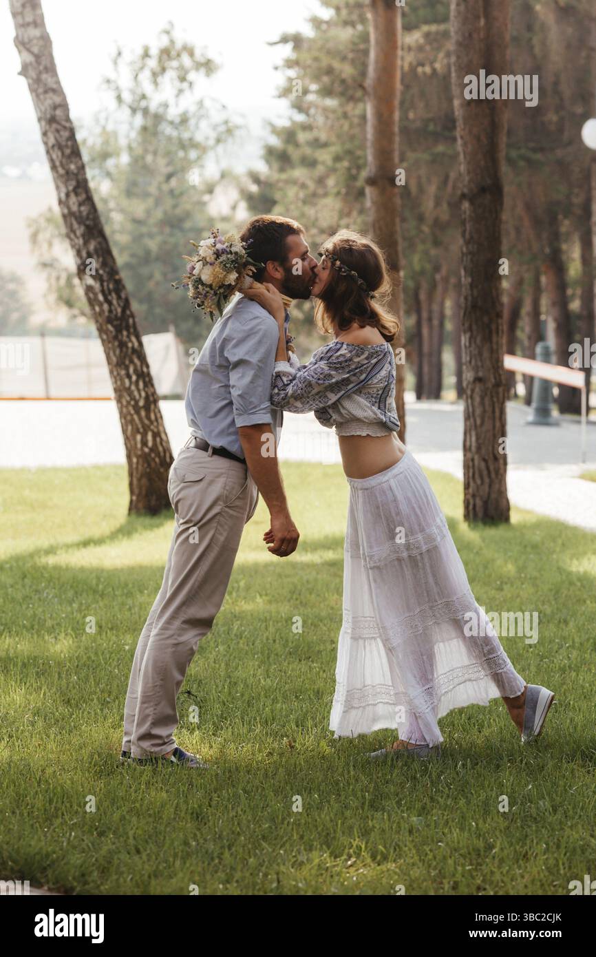 Eclectic wedding couple outdoor. Park elopement, simple wedding ...