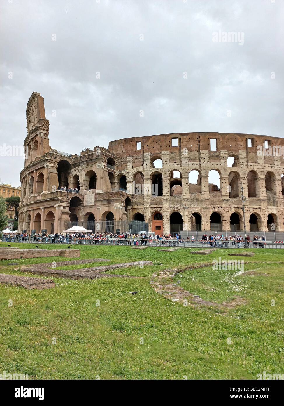 Rome, Lazio, Italy. April 15 2025. People visiting the Roman Colosseum ...