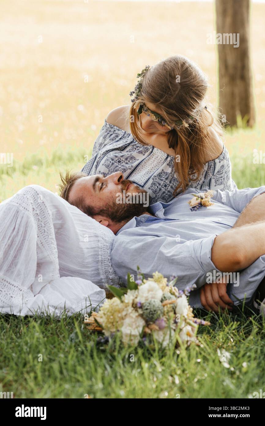 Eclectic wedding couple outdoor. Park elopement, simple wedding ...