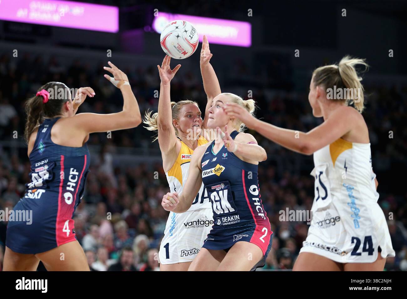 Melbourne, Australia. 18th May, 2025. Steph Fretwell of the Lightning ...