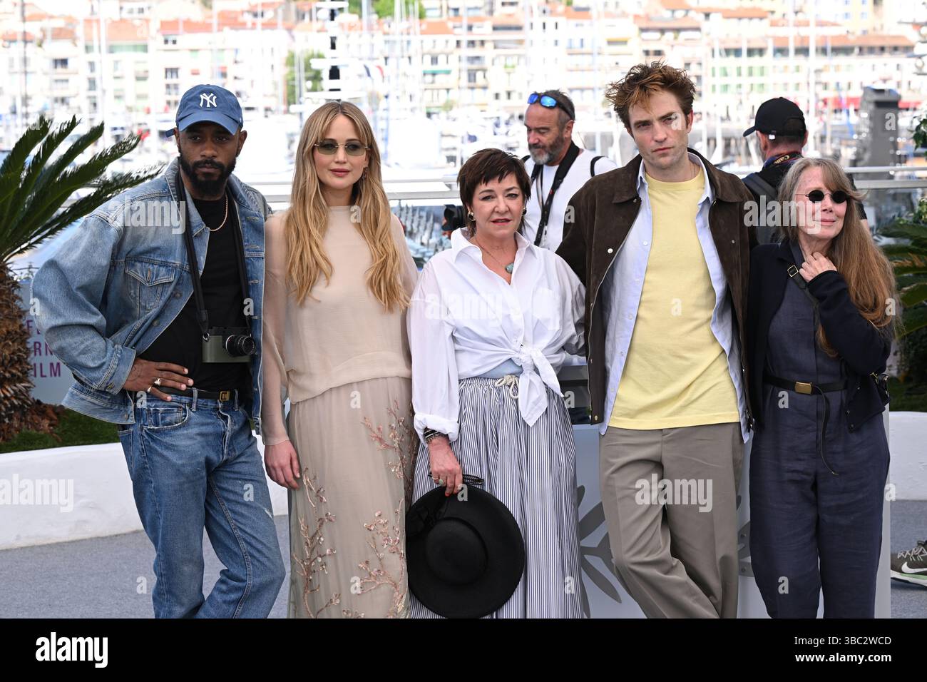 Lakeith Stanfield, Jennifer Lawrence, Lynne Ramsay, Robert Pattinson, and Sissy Spacek at a ...