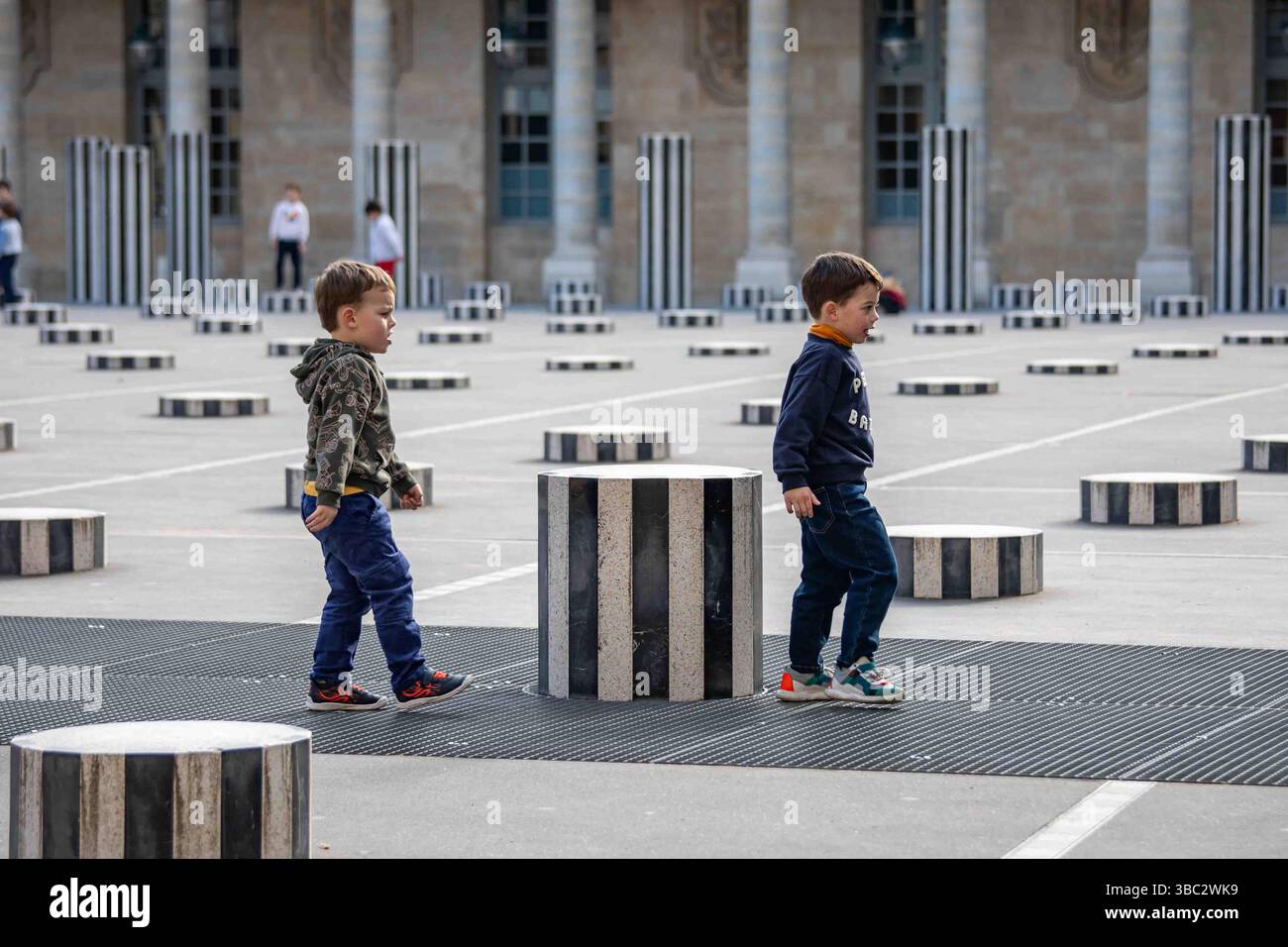 Colonnes de buren art hi-res stock photography and images - Alamy