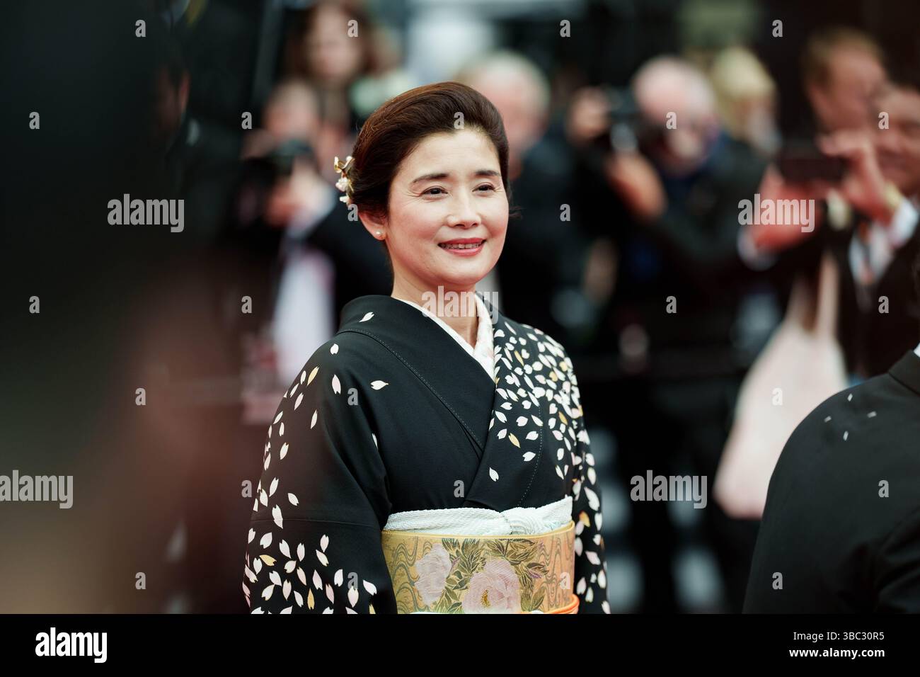 CANNES, FRANCE - MAY 17: A guest, Chie Hayakawa, Suzuki Yui, Hikari Ishida, Lily Franky, Sylvia ...