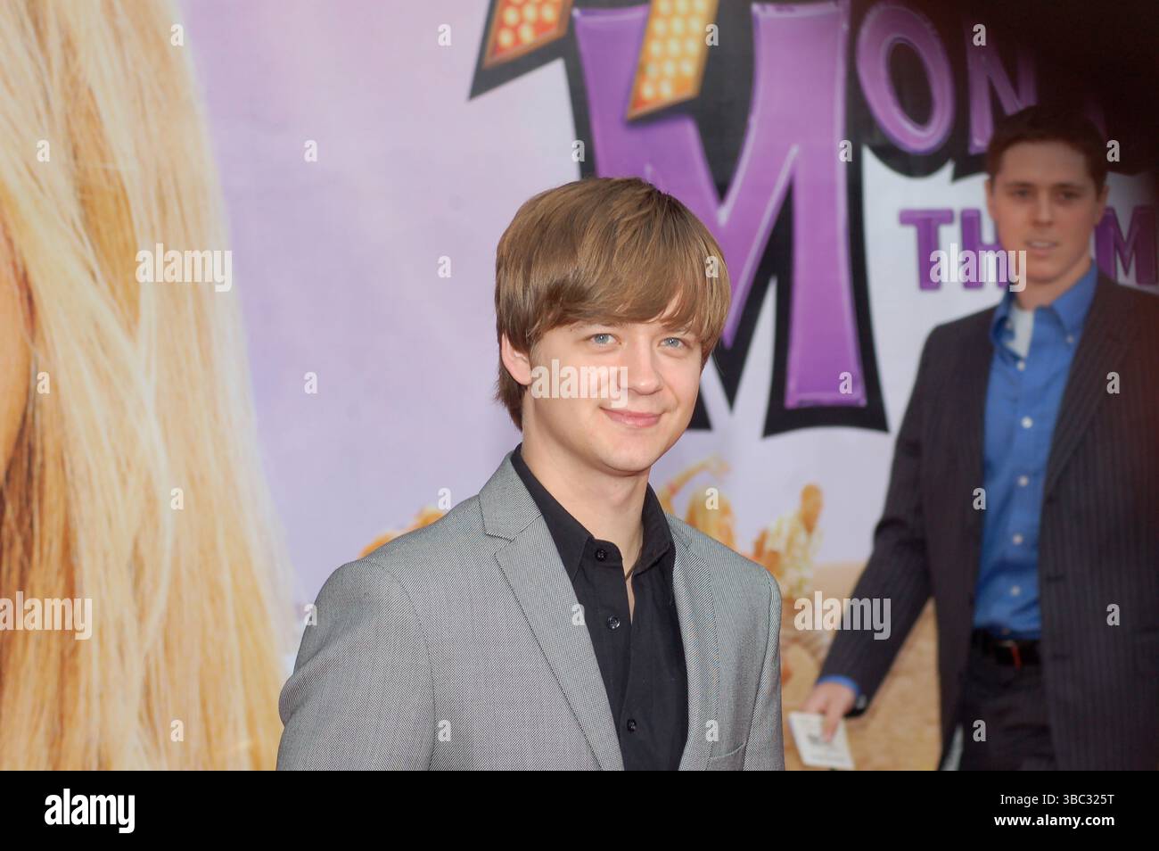 Actor Jason Earles arrives at the premiere of Hannah Montana: The Movie ...