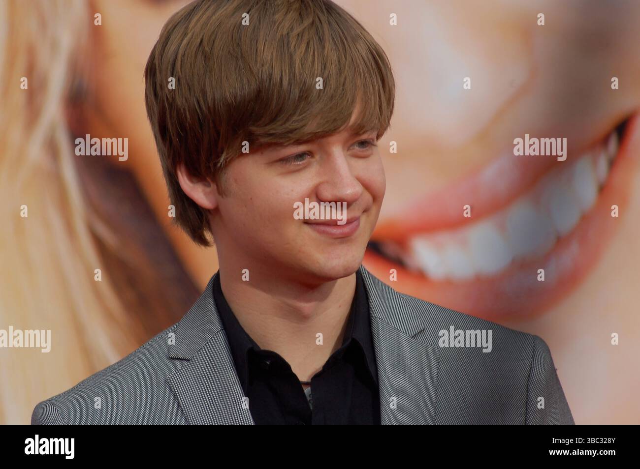 Actor Jason Earles arrives at the premiere of Hannah Montana: The Movie ...