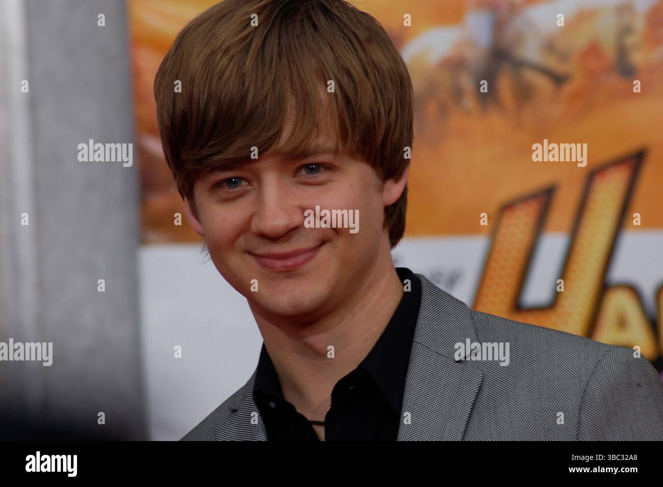 Actor Jason Earles arrives at the premiere of Hannah Montana: The Movie ...