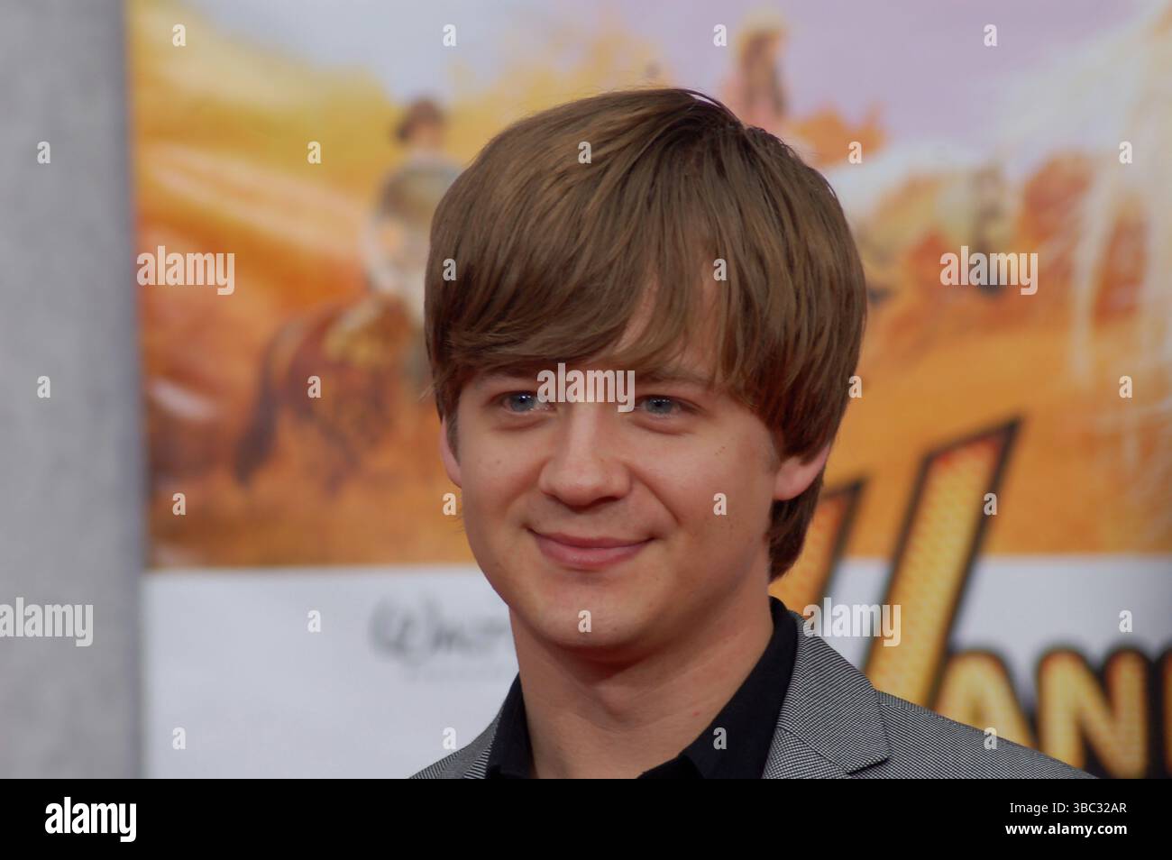 Actor Jason Earles arrives at the premiere of Hannah Montana: The Movie ...