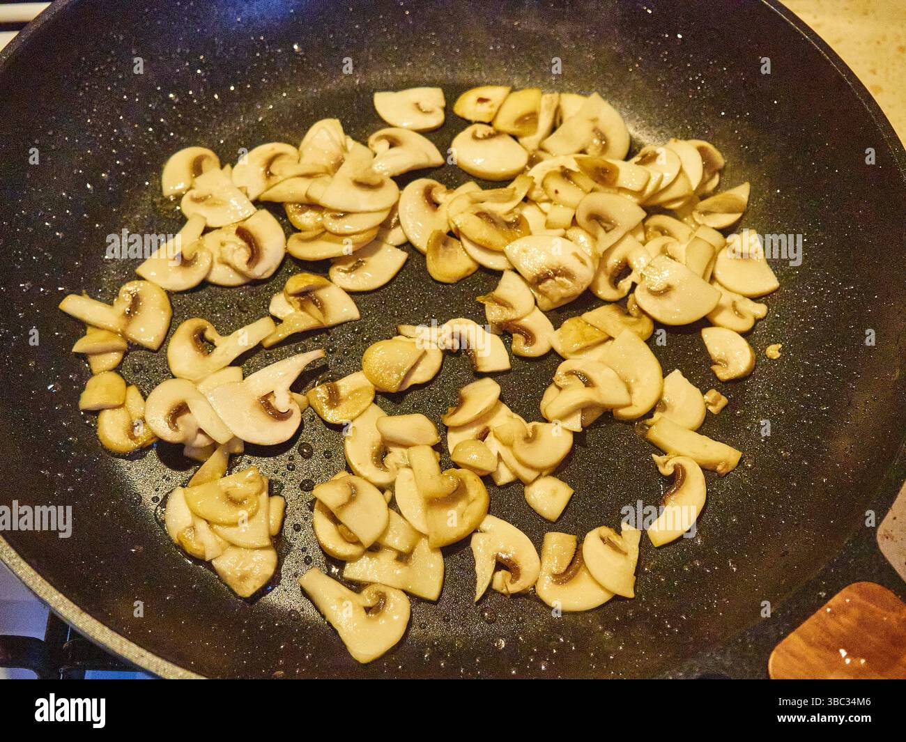 Fry mushrooms in frying pan hi-res stock photography and images - Alamy