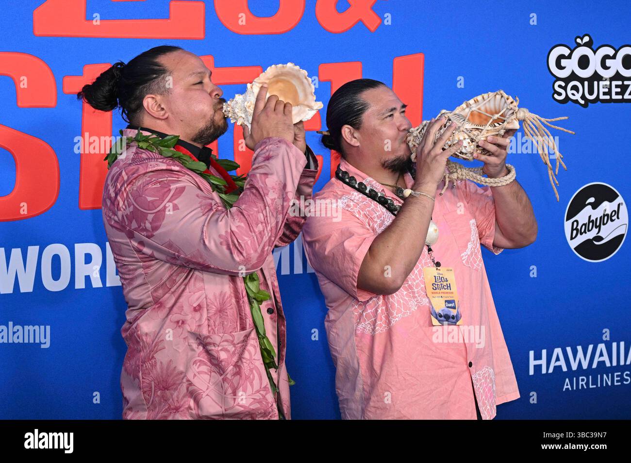 Muschelbläser bei der Weltpremiere des Kinofilms Lilo & Stitch im El ...