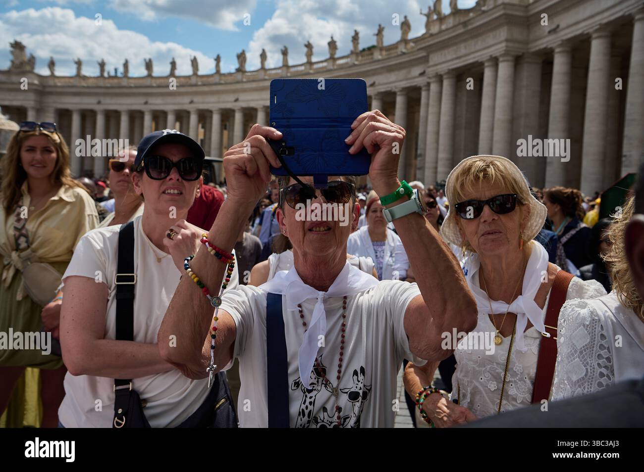 Vatican City, Vatican City. 29th Apr, 2025. Worshippers attend the ...