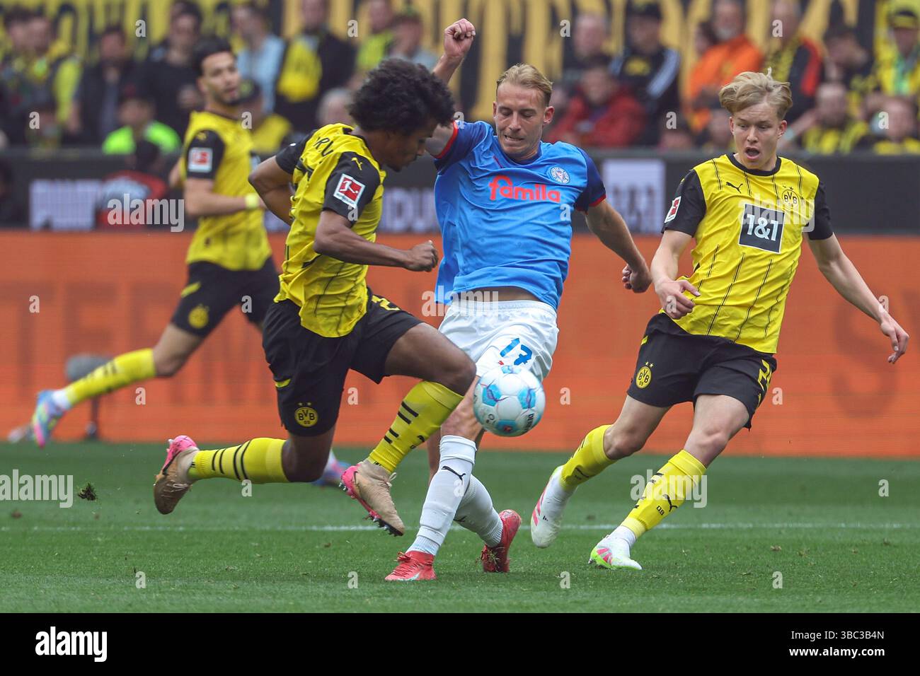 Dortmund, Deutschland. 17th May, 2025. 1. Bundesliga - Borussia ...