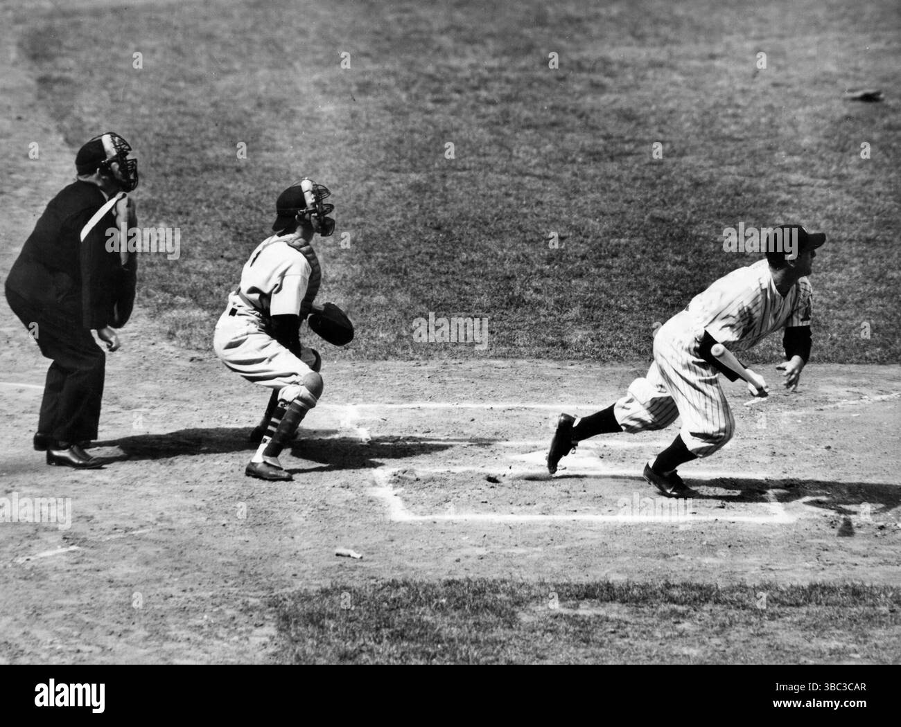 Lou Gehrig at bat - Yankees vs Washington Senators, 1938 Stock Photo ...