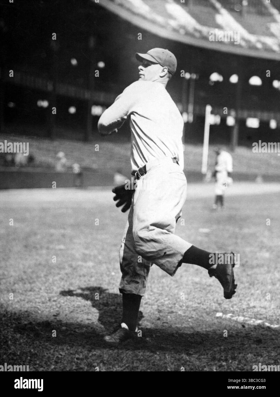 New York Yankee's baseball legend Lou Gehrig on the field in 1927 Stock ...