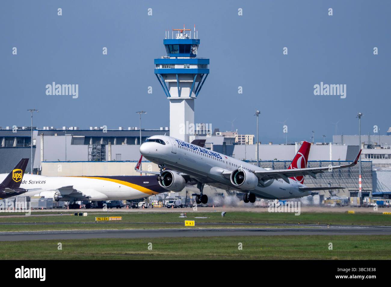 Turkish Airlines Airbus A321neo taking off from Cologne Bonn Airport ...