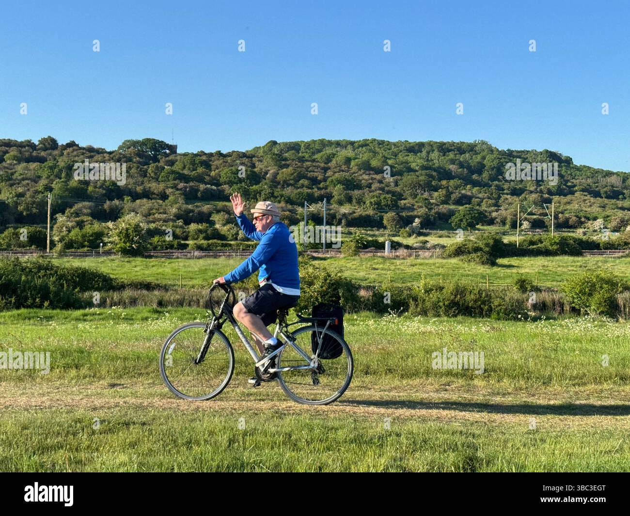 Thames estuary path benfleet hi-res stock photography and images - Alamy