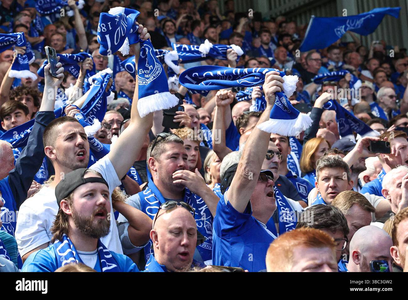 Everton fans chanting ahead of the Premier League match Everton vs ...