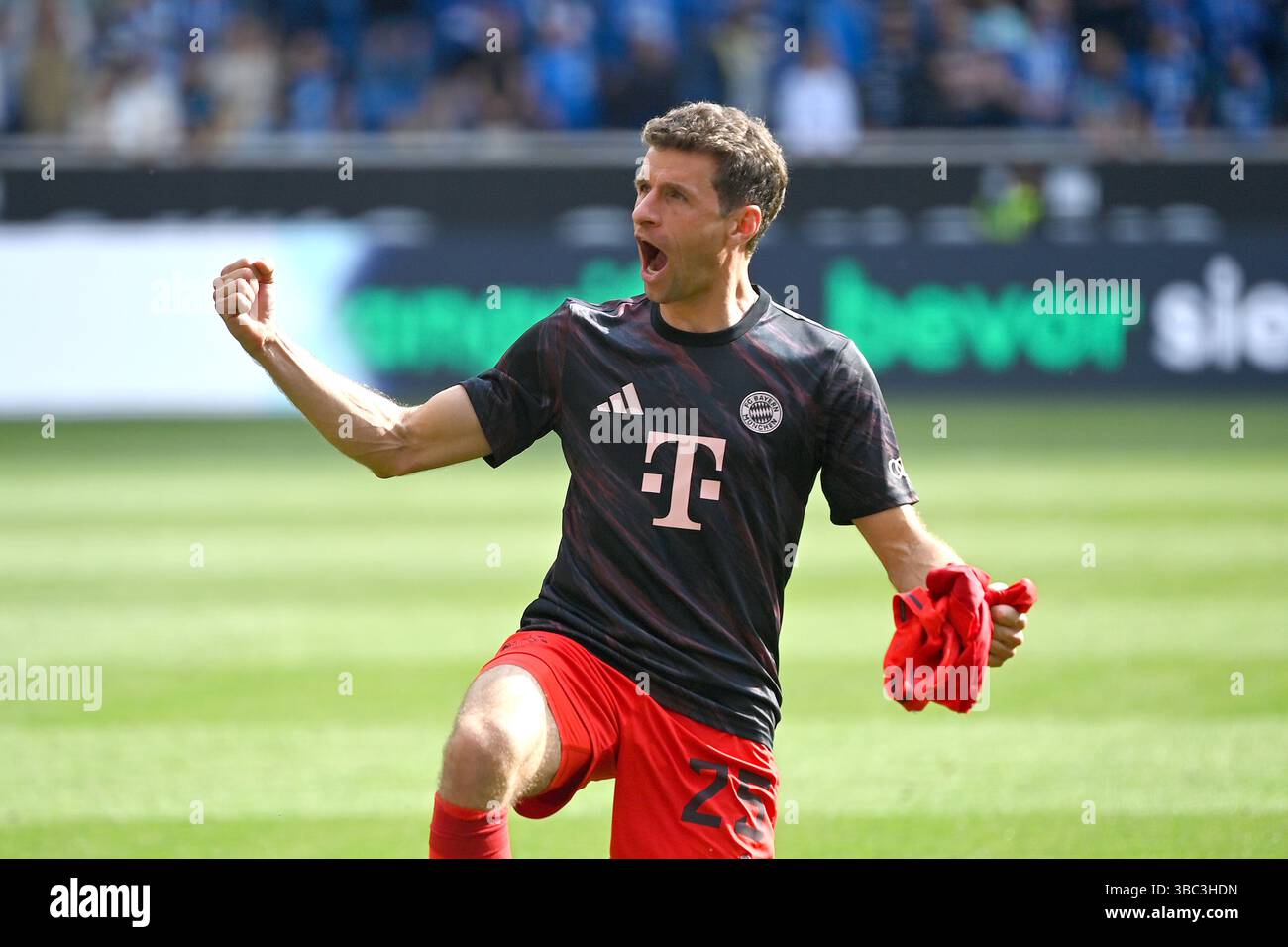 Sinsheim, Deutschland. 17th May, 2025. Final jubilation for Thomas MUELLER (M?LLER, FC Bayern ...