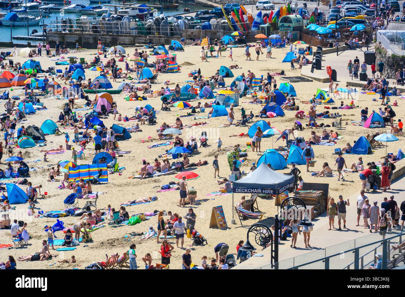 Lyme Regis, Dorset, UK. 18th May, 2025. UK Weather. Sunbathers flock to ...