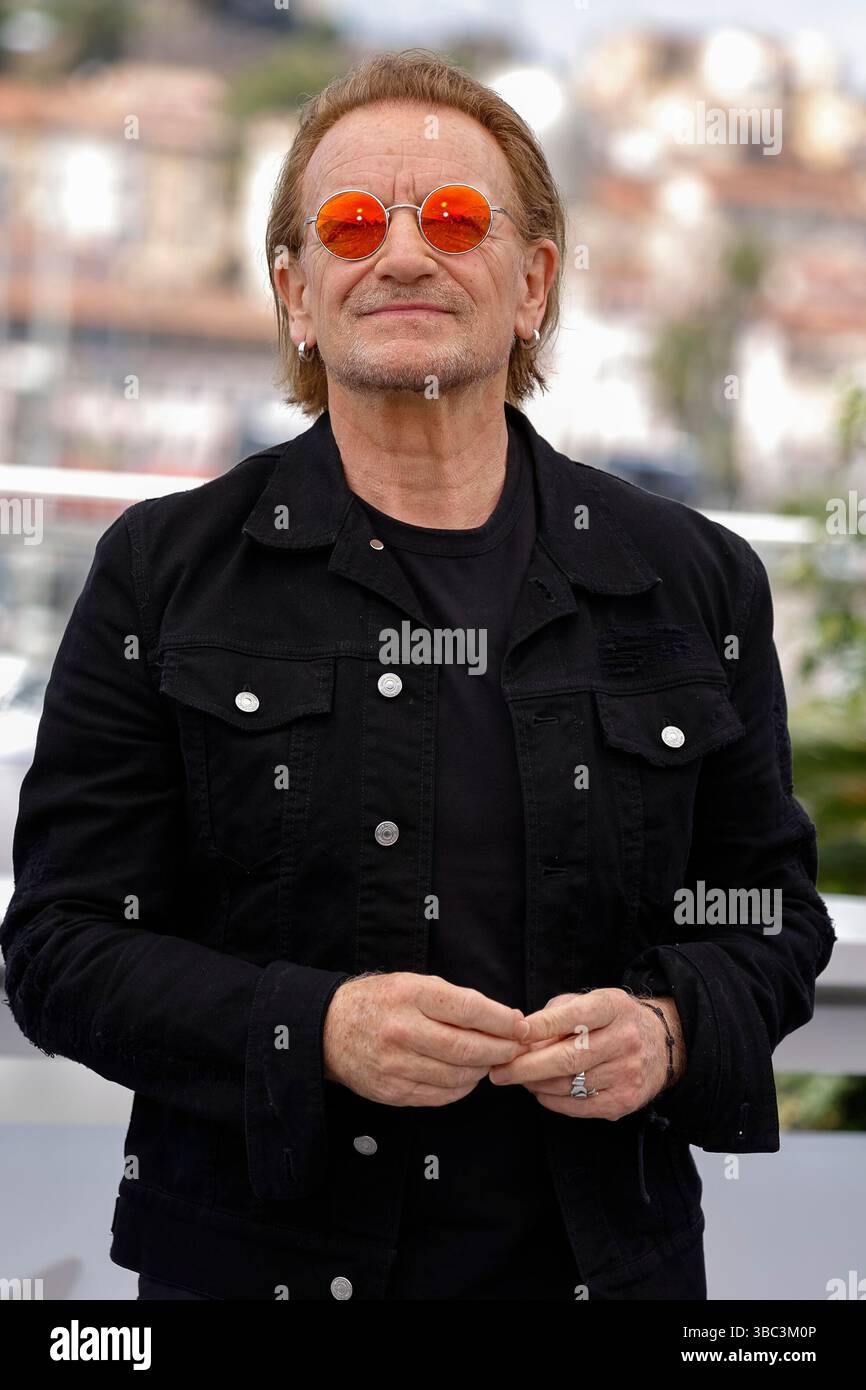 Cannes, Frankreich. 17th May, 2025. Bono poses at the photocall of ...