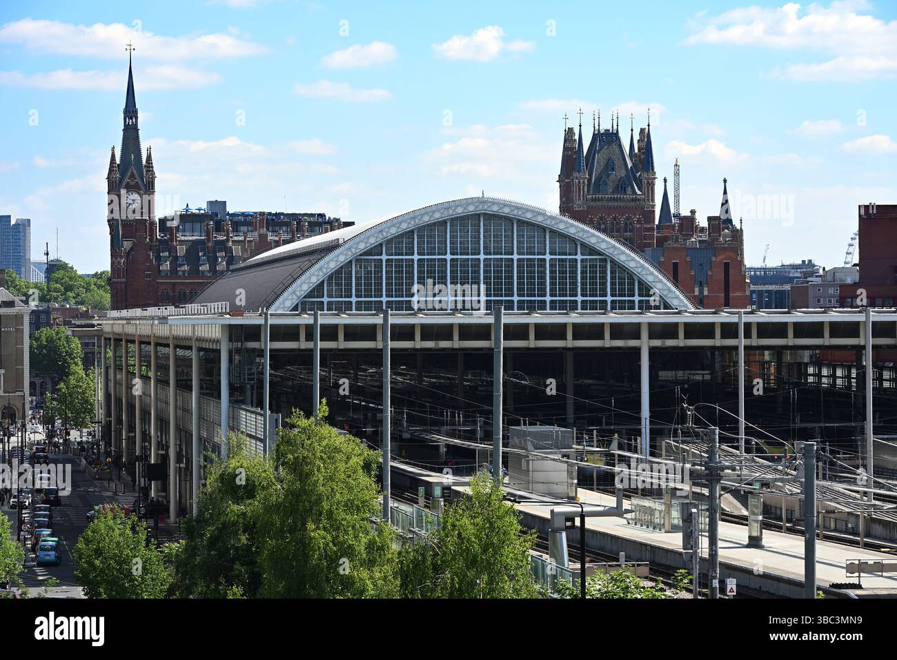 St pancras renaissance hotel hi-res stock photography and images - Alamy