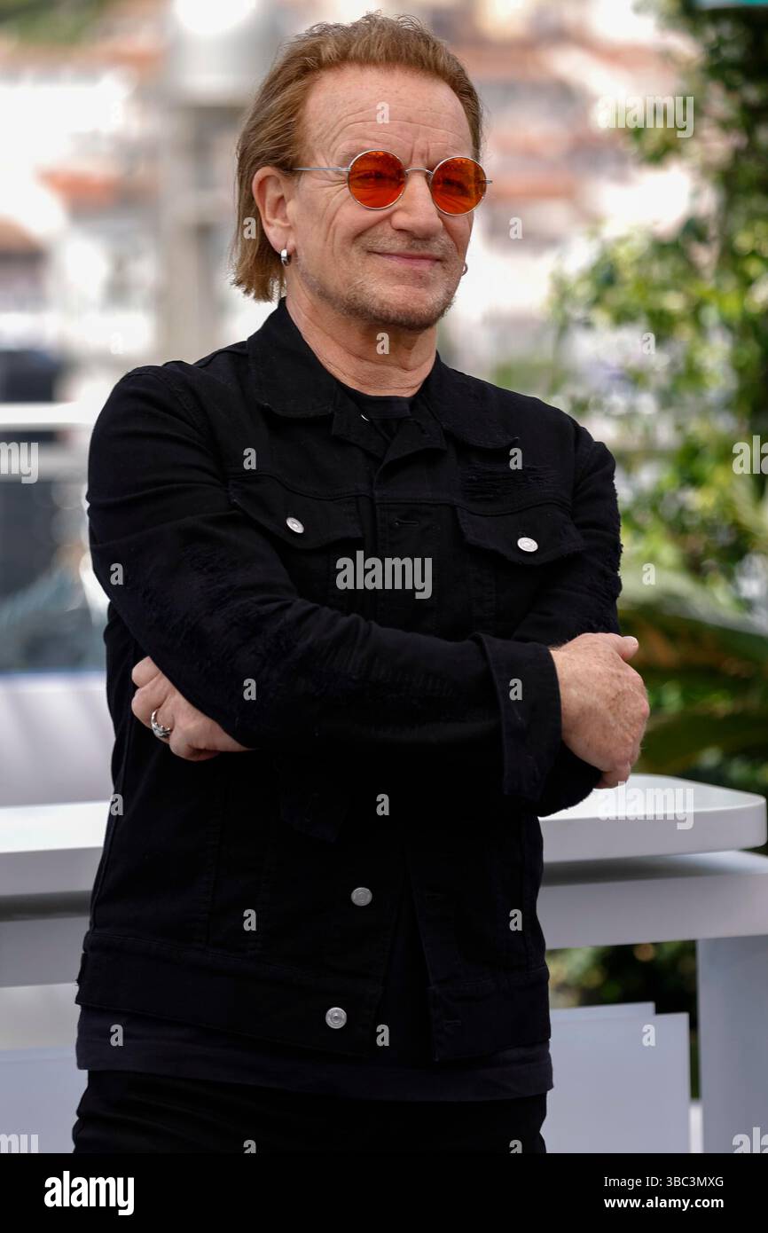 Cannes, Frankreich. 17th May, 2025. Bono poses at the photocall of ...