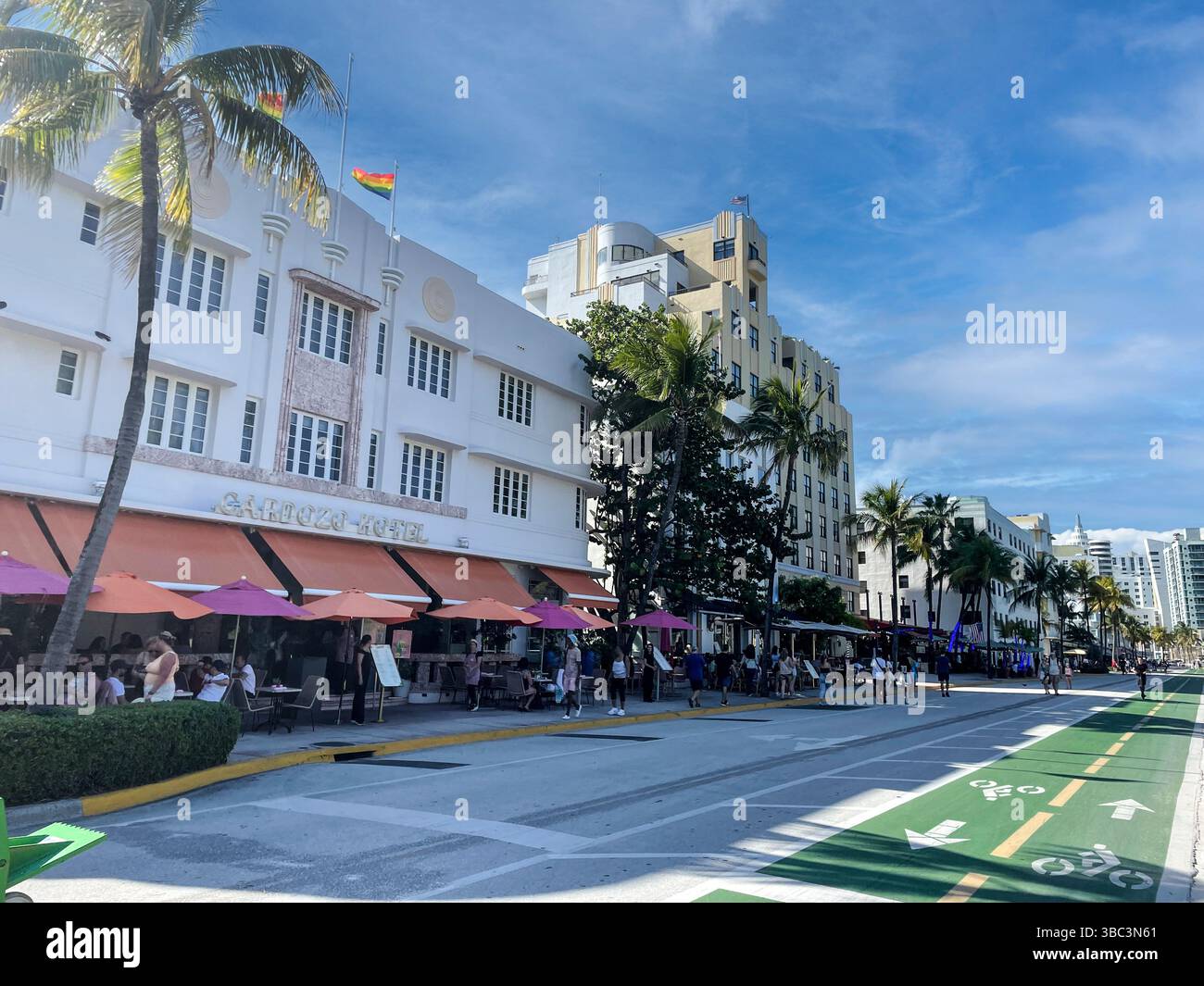 Ocean Drive, Miami. Art Deco Hotels and Street Life Stock Photo - Alamy