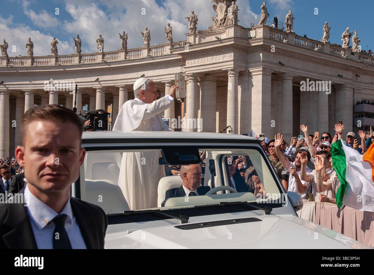 Papa leone xiv basilica di san pietro hi-res stock photography and ...