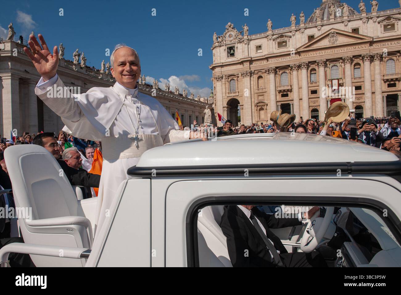 Papa leone xiv basilica di san pietro hi-res stock photography and ...