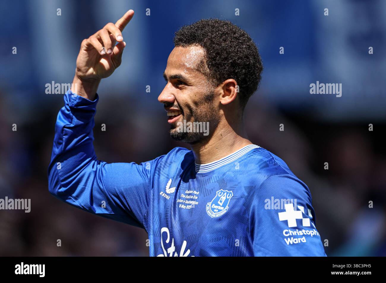 Iliman Ndiaye of Everton celebrates goal to make it 2-0 during the ...