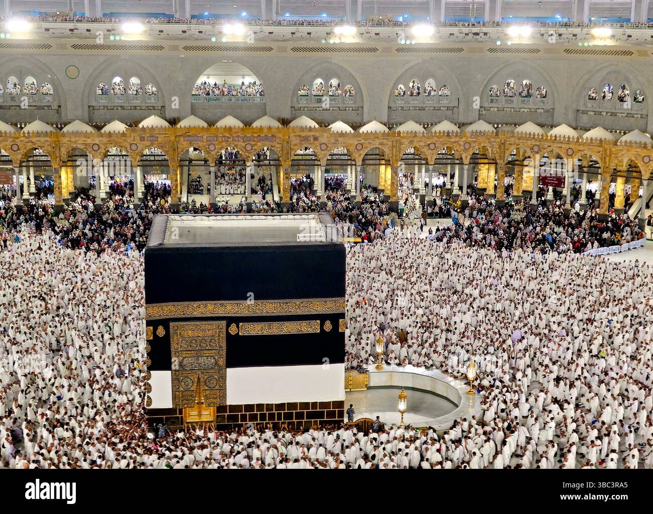 Mecca, Saudi Arabia, June 9 2024: The great mosque of Makkah with Holy ...