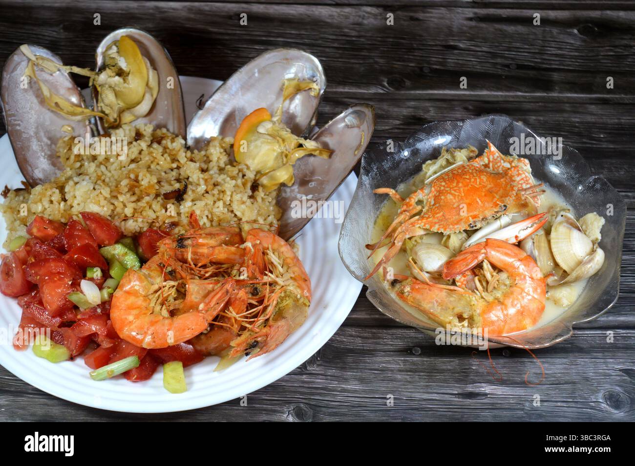 a meal of seafood of Fish rice, green salad, grilled unpeeled shrimps ...