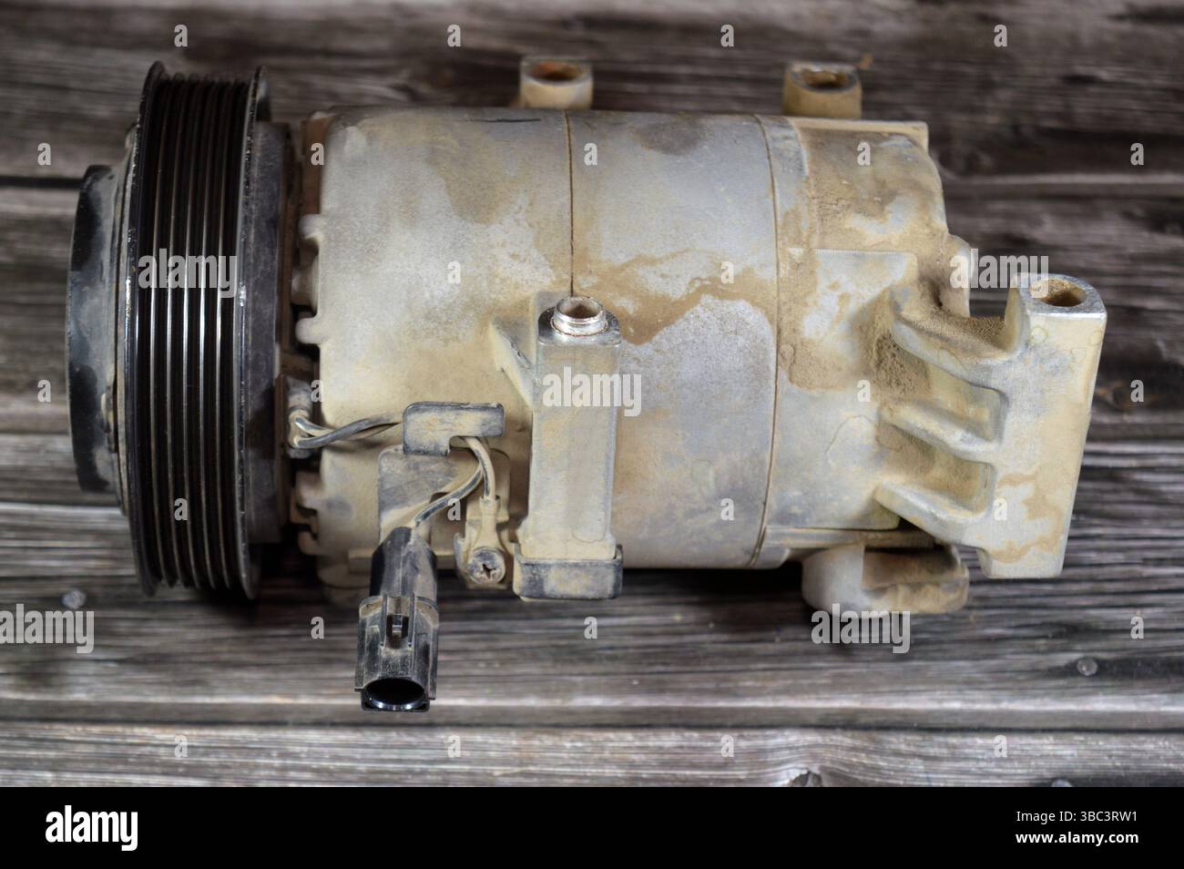Maintenance of an old dusty car air conditioner compressor, the power ...