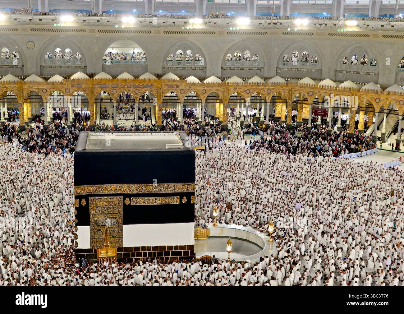Mecca, Saudi Arabia, June 9 2024: The great mosque of Makkah with Holy ...